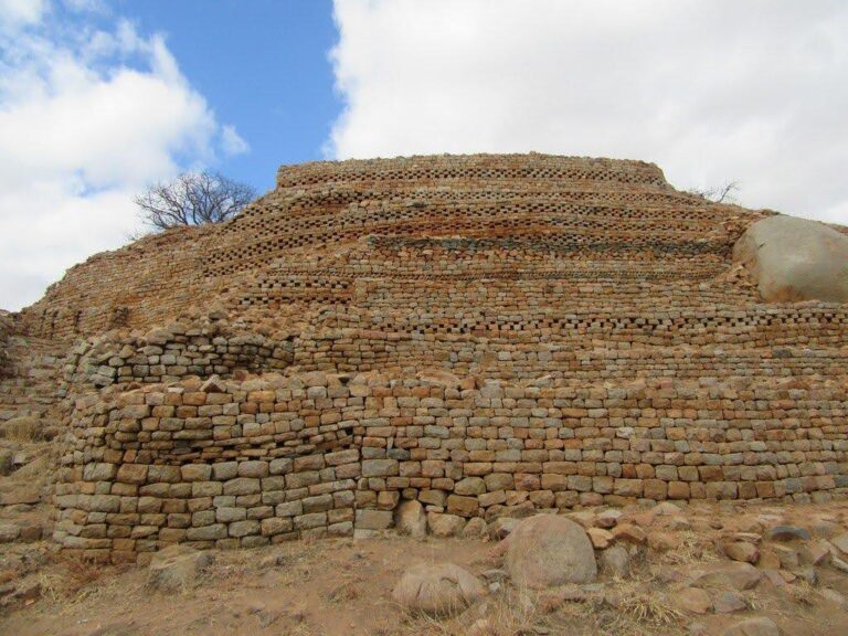 ZIMBABWE - Encyclopaedia Africana